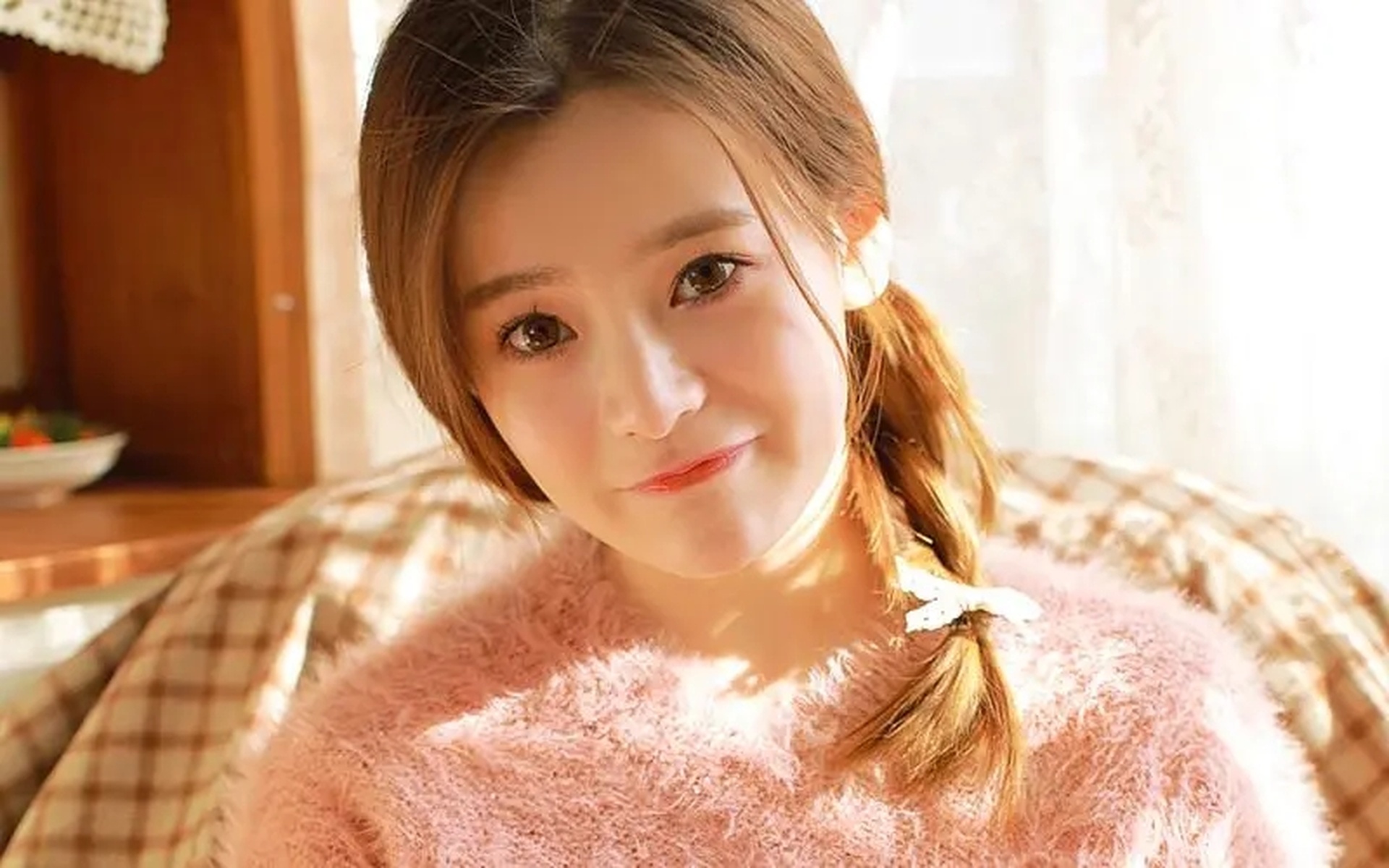 孟秋棠簇拥下，当今傲然而来，赵曦亭