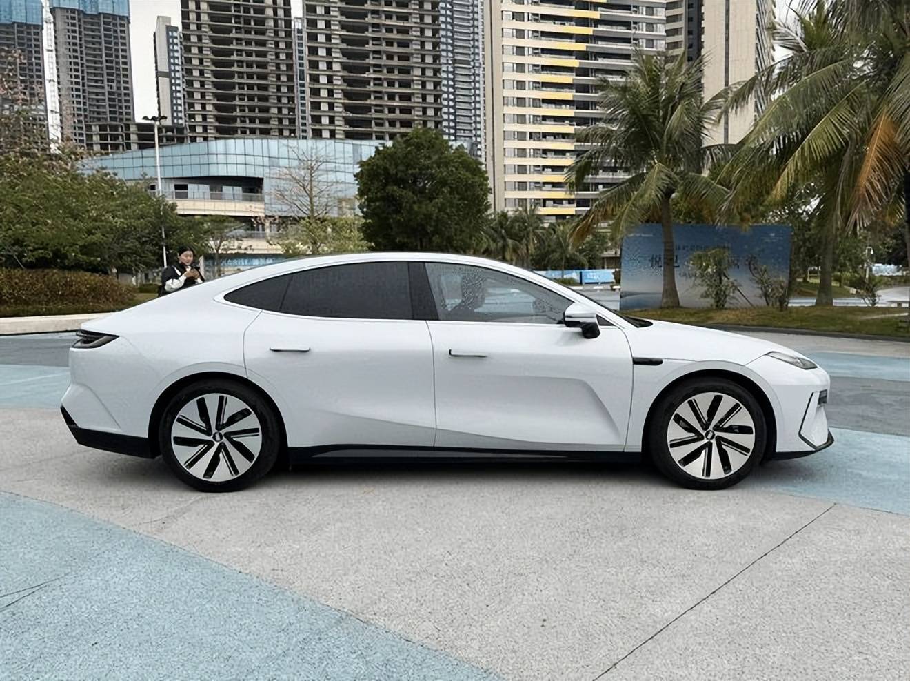 零百3.49秒/800V闪充 银河E8今日上市_搜狐汽车_搜狐网