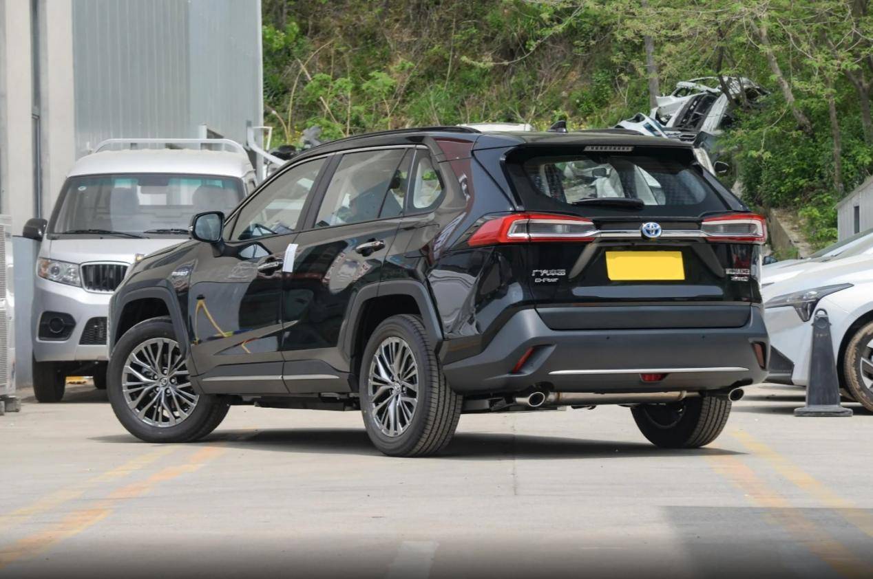 配2.0L和2.5L双擎动力，轴距2690mm，好开也省油，实拍丰田威兰达_搜狐汽车_搜狐网