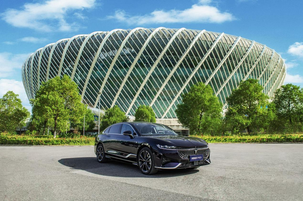 与BBA“平起平坐”，不到30万的追光PHEV比“56E”多了些什么？_搜狐汽车_搜狐网