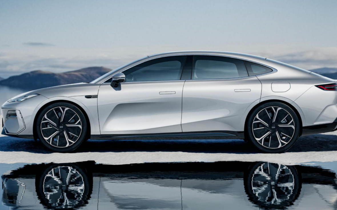 杀疯了！银河E8售价17.58万起，直接掀翻新能源市场的桌子_搜狐汽车_搜狐网