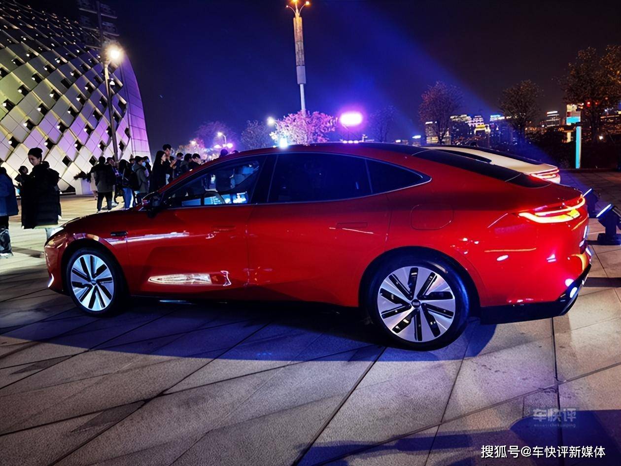 不到17万：标配45英寸大屏和8295车机芯片，吉利银河E8来了_搜狐汽车_搜狐网