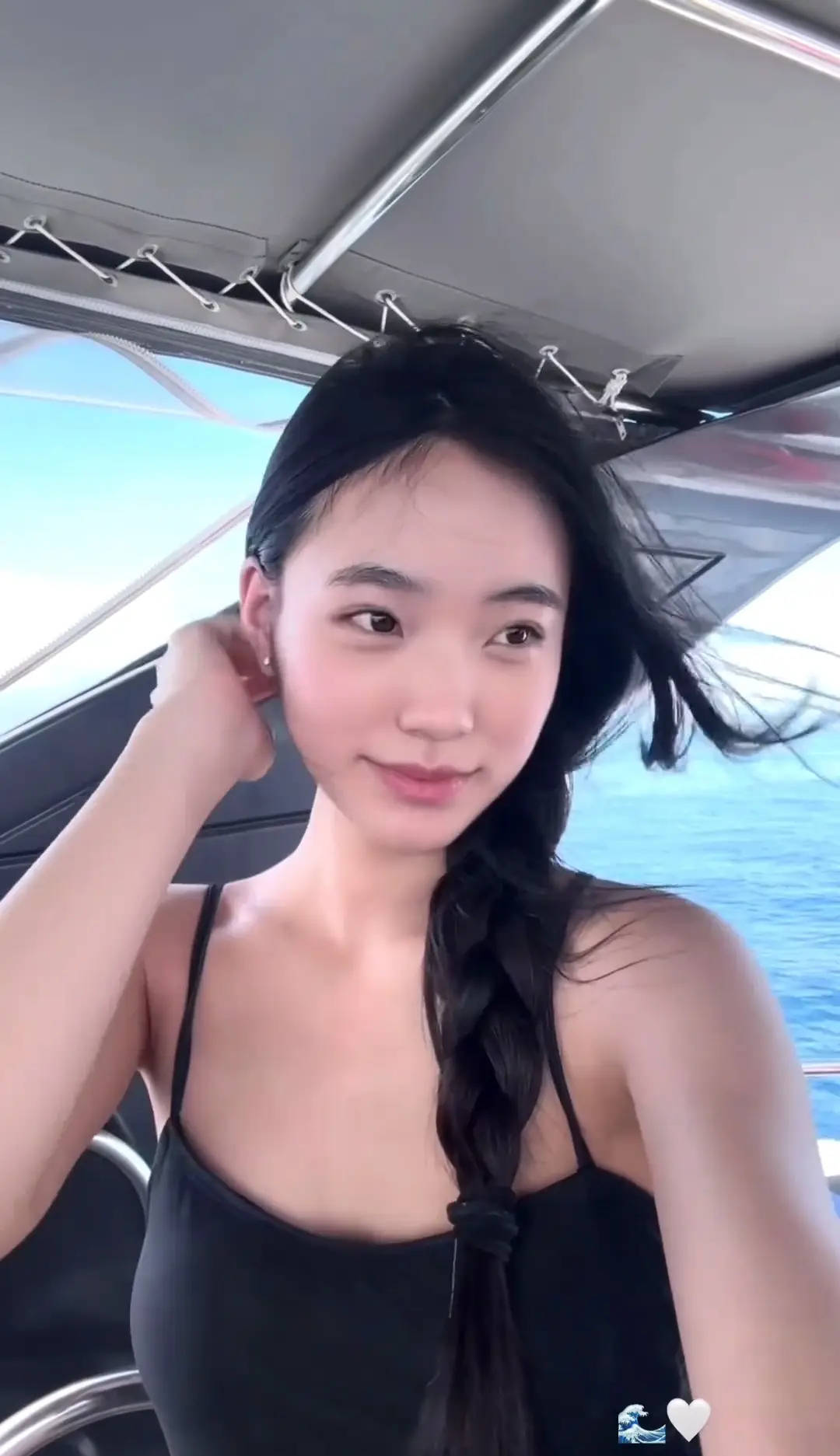 小s二女儿lily晒度假照 穿黑色吊带自拍露甜美笑容 搜狐大视野 搜狐新闻
