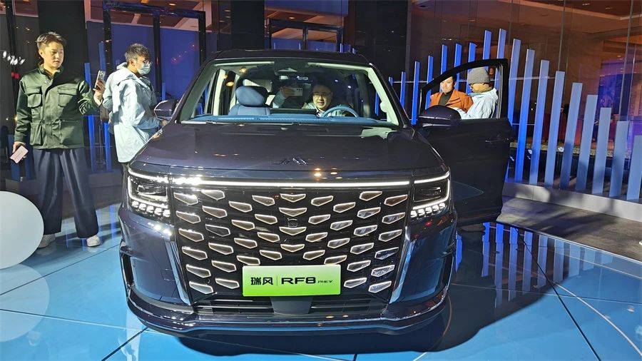 AI大模型首次上车MPV，瑞风RF8智聆版上市16.99万起 还有鸿蒙版！_搜狐汽车_搜狐网