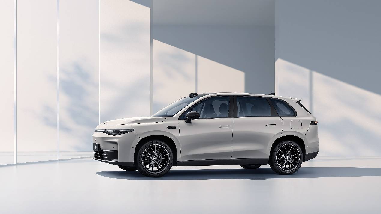 15.18万起，配8295芯片+激光雷达，零跑C10正式开启预售！_搜狐汽车_搜狐网