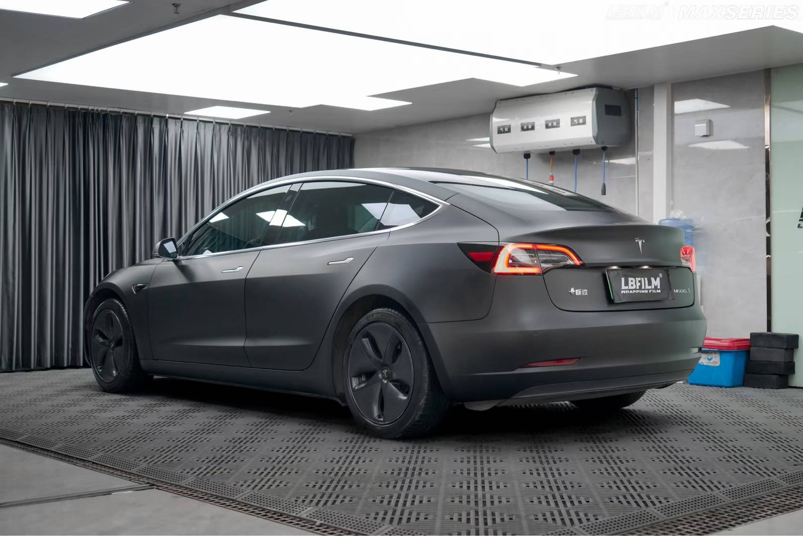 特斯拉model3-LB改色膜消光暗影黑，超级贵气_搜狐汽车_搜狐网