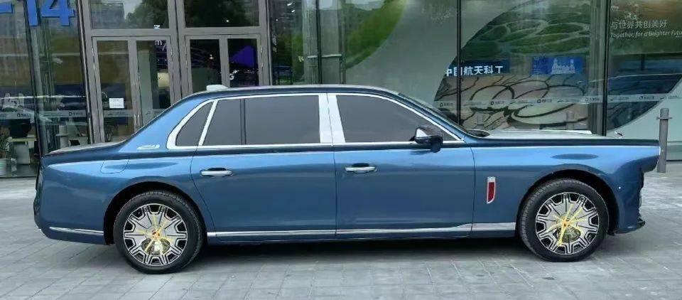 售价超700万！实拍全新一代红旗L5，搭自研4.0T V8引擎，劳斯莱斯也得靠边站_搜狐汽车_搜狐网