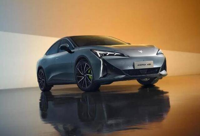 3.7秒破百！极狐阿尔法S5：轿跑颜值，800V超充平台，17.68万元起_搜狐汽车_搜狐网