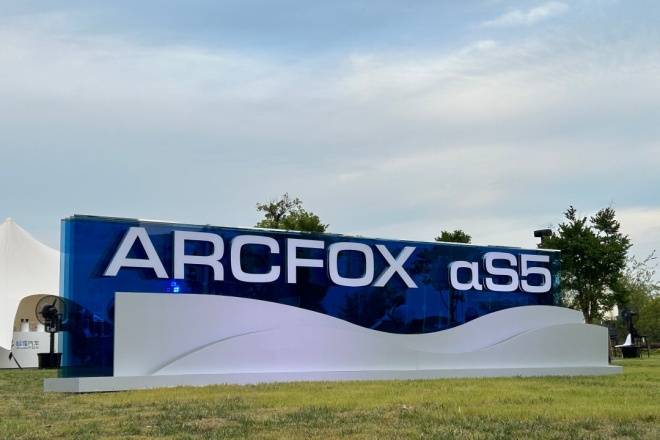 从镇江到全球，极狐的变革与实践|汽势焦点_搜狐汽车_搜狐网