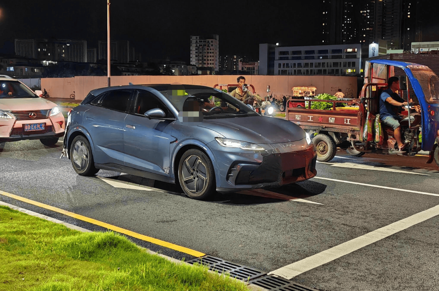 比亚迪海豹06 GT现身街头，长超4米6+“小钢炮”造型，配422马力_搜狐汽车_搜狐网