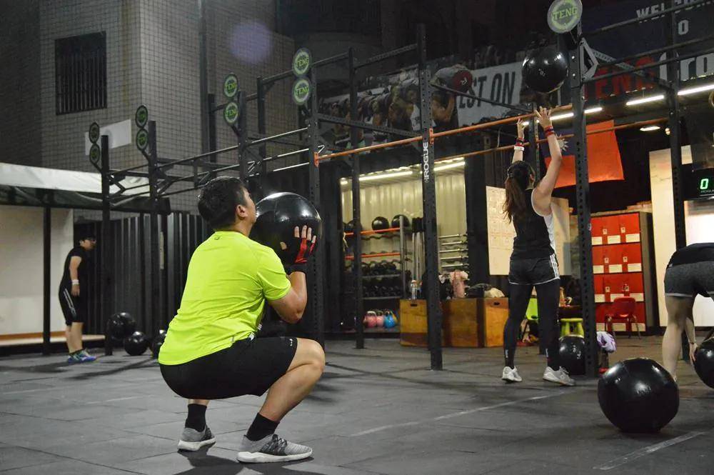 CrossFit vs HYROX，深度解析两大赛事的八点异同_比赛_的项目_规则