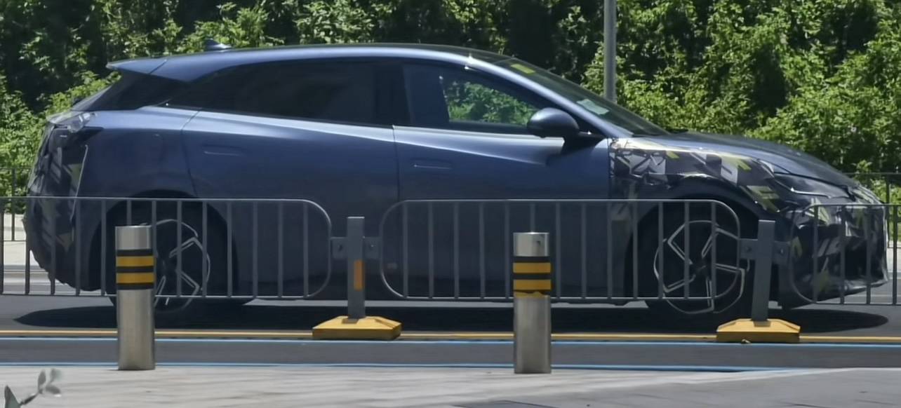 比亚迪纯电“小钢炮”！海豹06GT实车现身，长超4米6配422马力_搜狐汽车_搜狐网