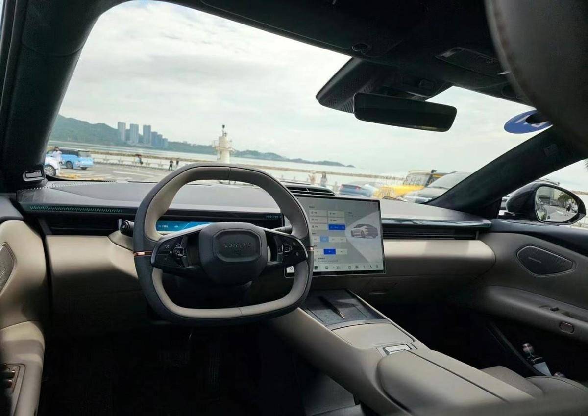 领克Z10预售21.58万元起 正面硬刚小米SU7?_搜狐汽车_搜狐网