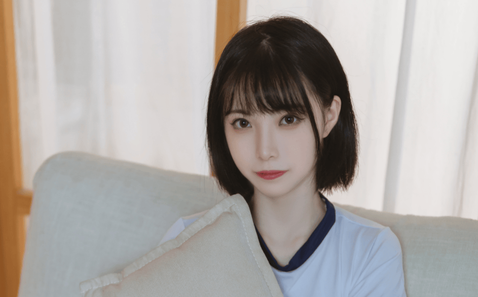 许岚LAN cos放学回家+黑丝护士+泳池竞泳+白丝蓝裙+毛衣+纯欲吊带写真_Cos_魅力_方式