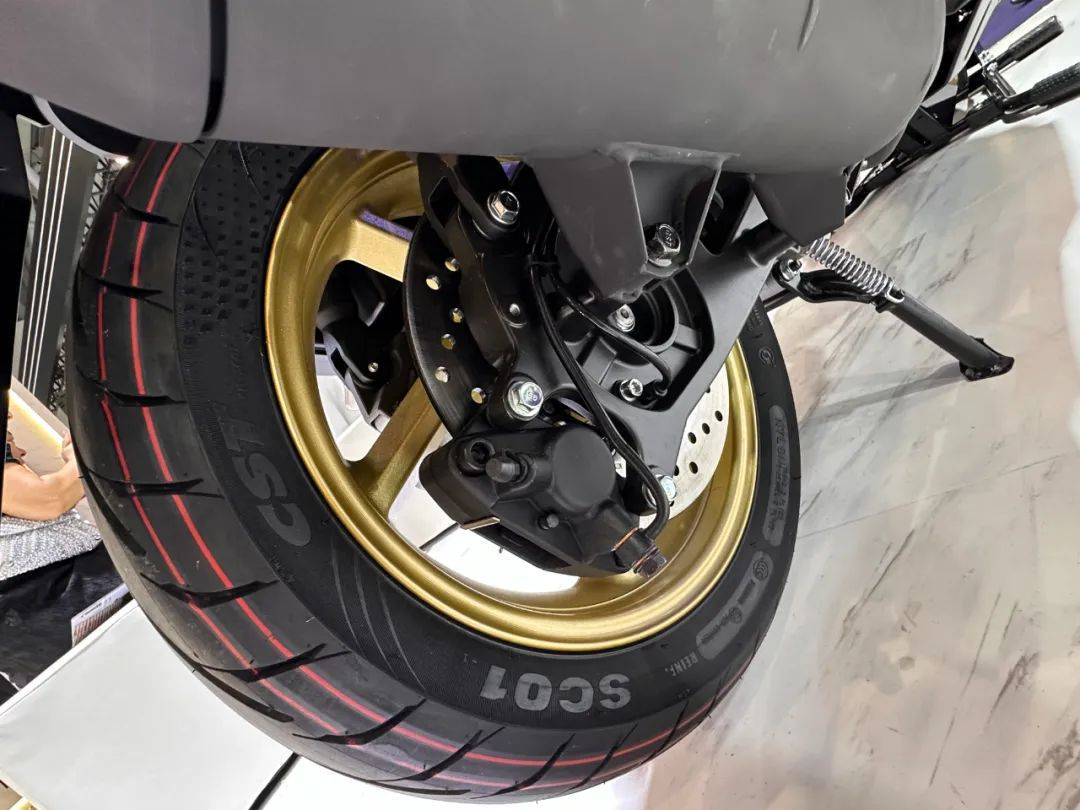 古思特亮相四款科幻踏板，GU150ST/GT、GU250GT、125RT_搜狐汽车_搜狐网