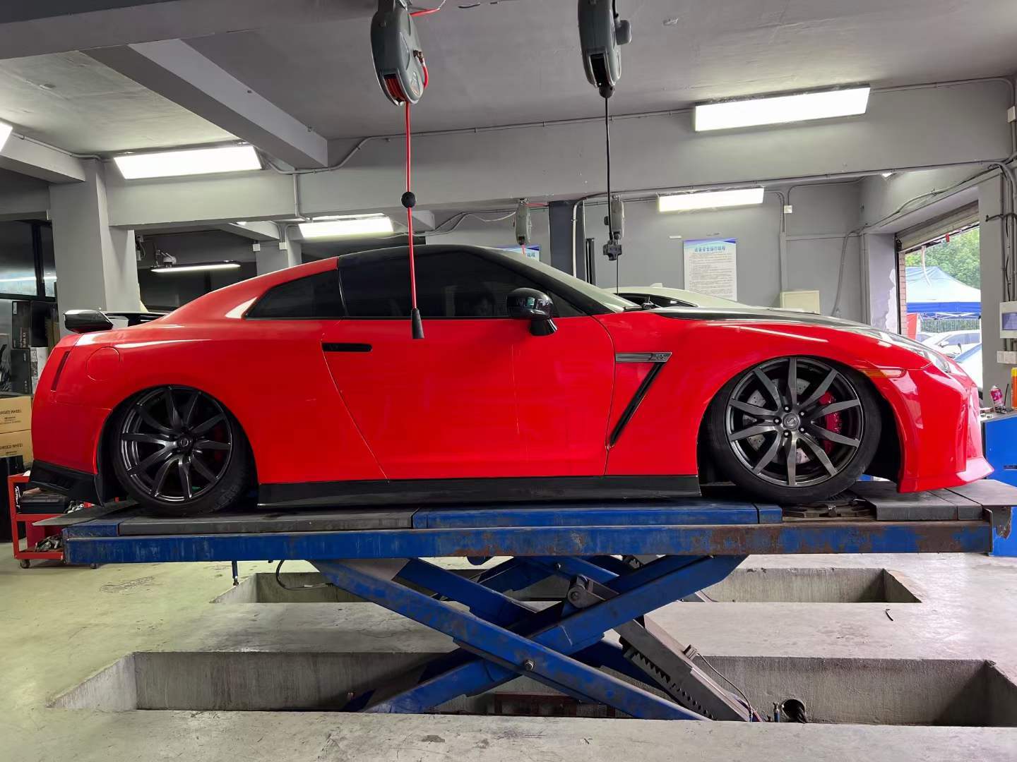 日产GTR改装AIRBFT气动避震：诠释极致姿态_搜狐汽车_搜狐网