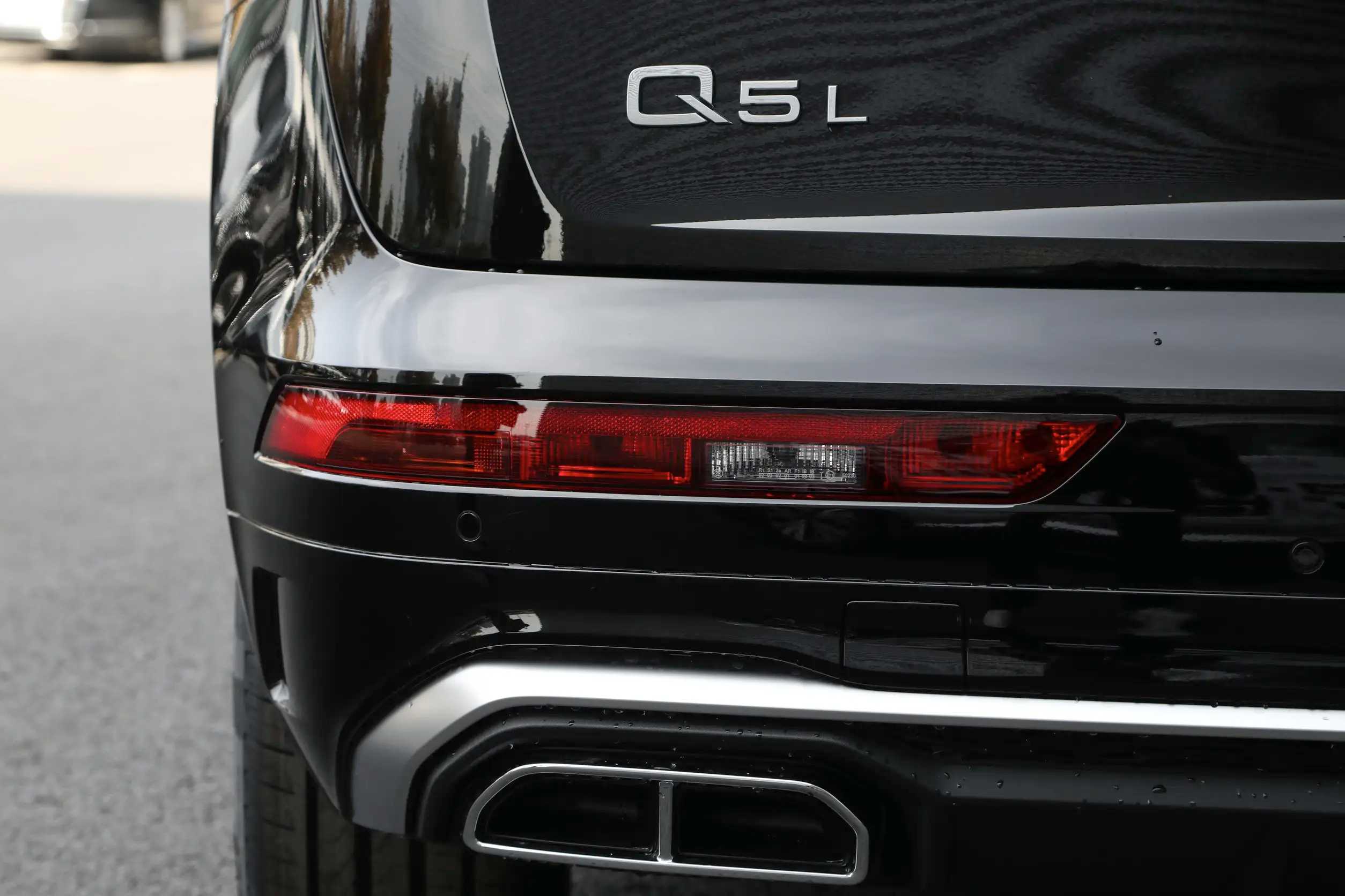 雨后清新带你雨天露营，奥迪Q5L陪你探索自然_搜狐汽车_搜狐网