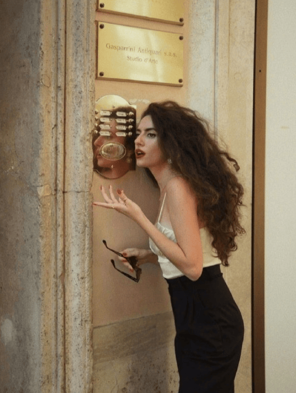 时尚博主Leanne Ansar：法式复古的浪漫穿搭，慵懒卷发尽显风情_发型_造型_风格