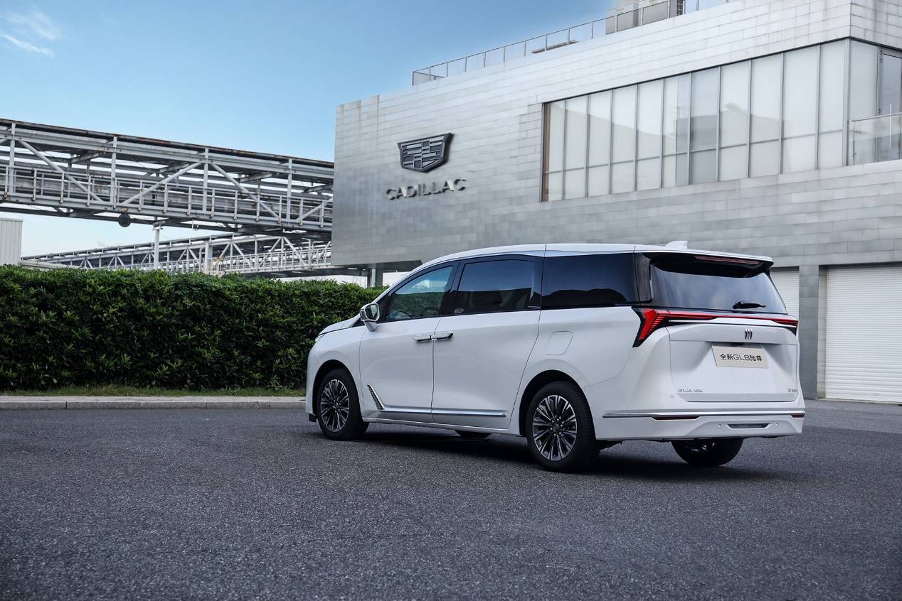 豪华不将就 26.99万元起售 全新GL8陆尊正式上市_搜狐汽车_搜狐网