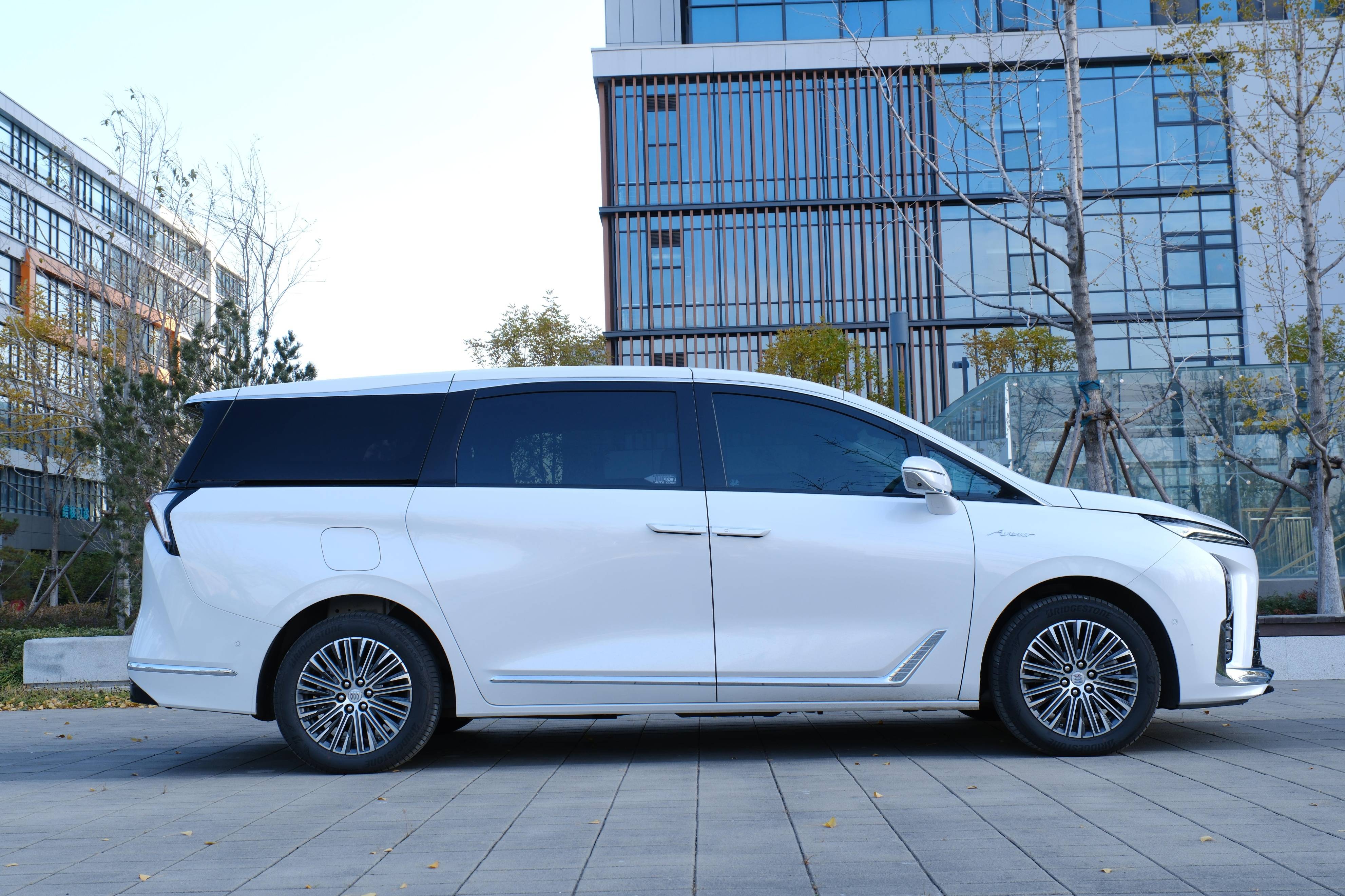 体验全新别克GL8 PHEV：“真龙插混”加持，全工况表现一条龙_搜狐汽车_搜狐网