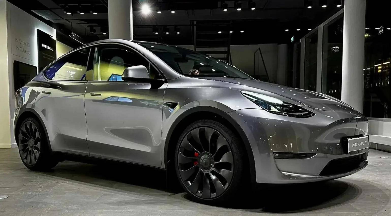 Model Y焕新版25年元旦将上市，迎来多处升级焕然一新_搜狐汽车_搜狐网