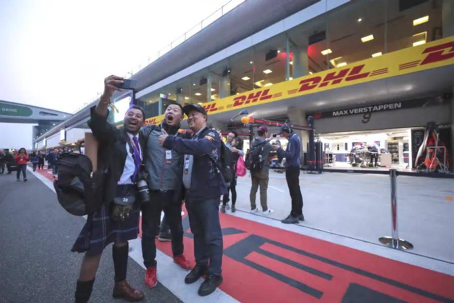 F1的Paddock，Club、包厢票和普通门票有什么区别？_围场_比赛_大奖赛