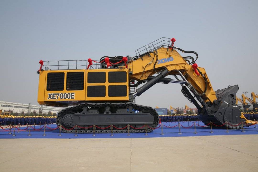 “神州第一挖”在中国亮相，一铲起50吨煤，动力超两台99式坦克_挖掘机_徐工_液压