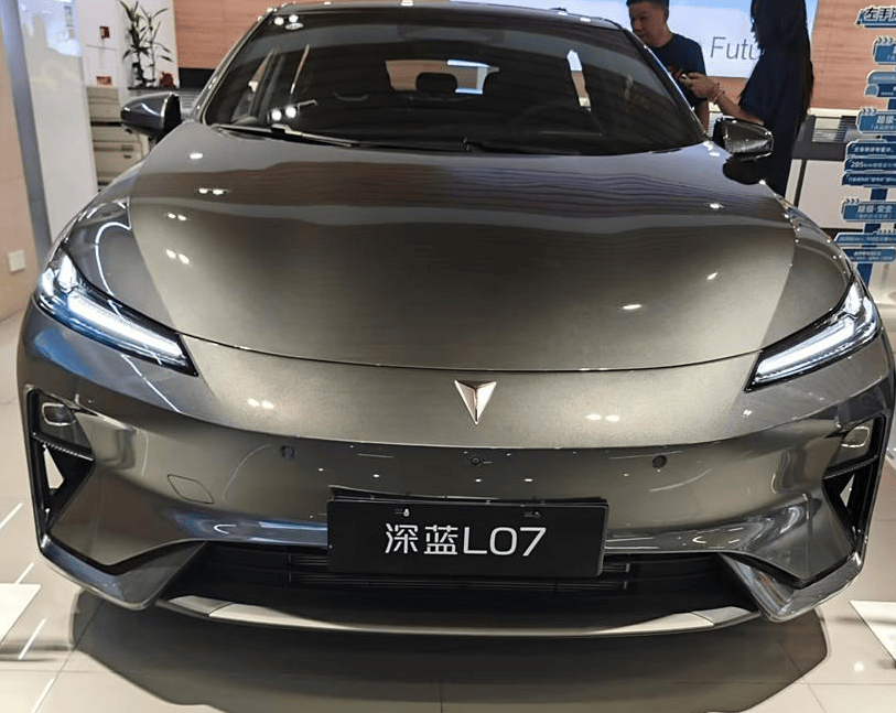 长安也确实上硬菜！全新深蓝L07上市，搭华为乾崑智驾，油耗3.8L_搜狐汽车_搜狐网