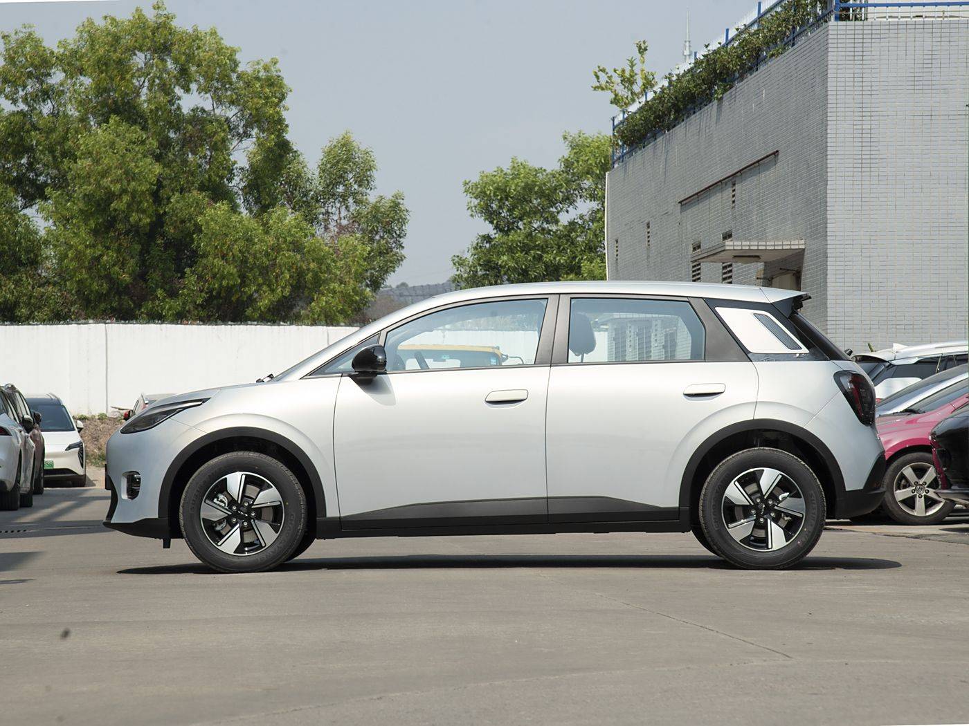 埃安AION UT上市，轴距2750mm，6.98万起，让飞度、大众Polo咋办？_搜狐汽车_搜狐网