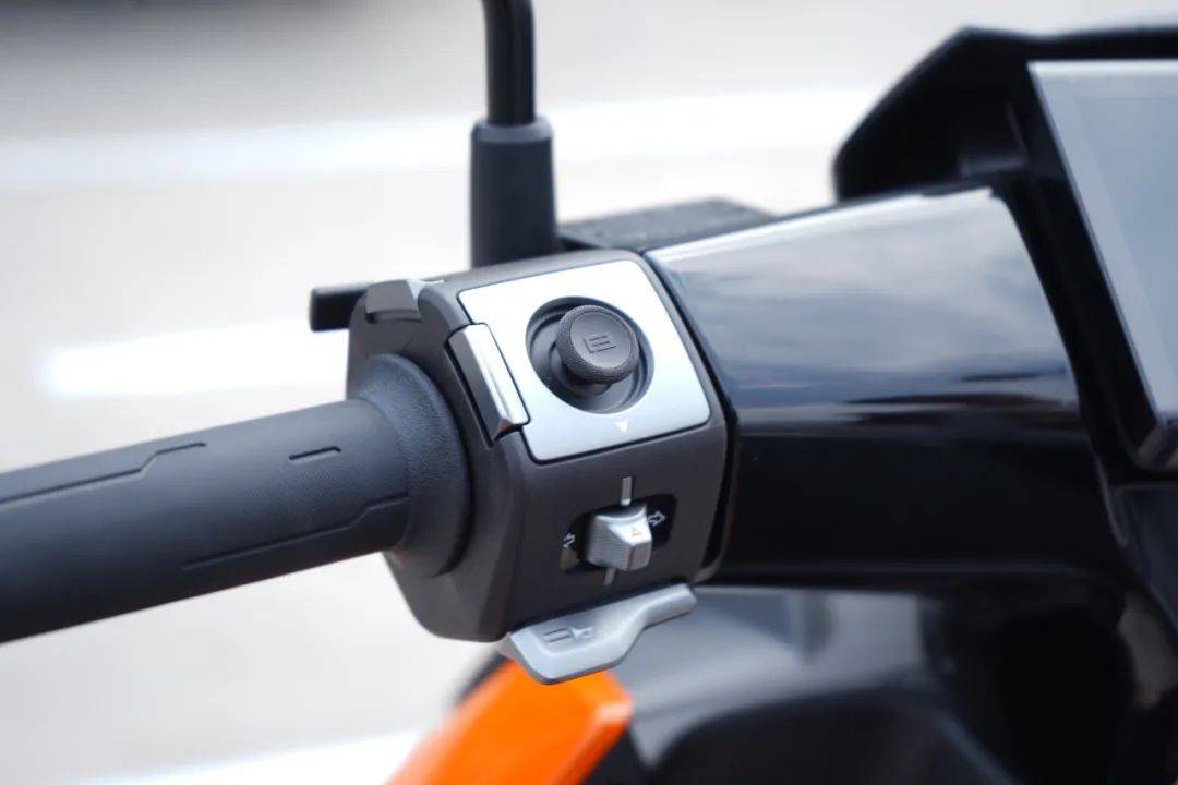 极核AE4 Max MY25全新发布！以“低空飞行”之名，定义高端电摩新标杆_搜狐汽车_搜狐网