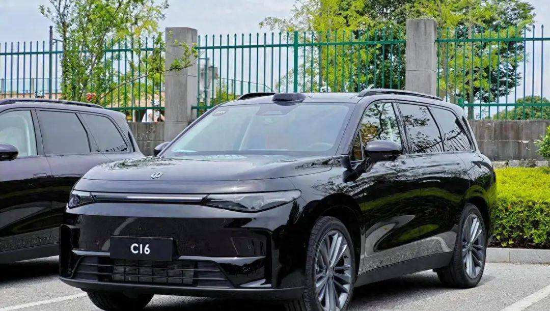 零跑C16：800V快充+6座布局，这台家用SUV凭啥成“半价版”理想L8_搜狐汽车_搜狐网