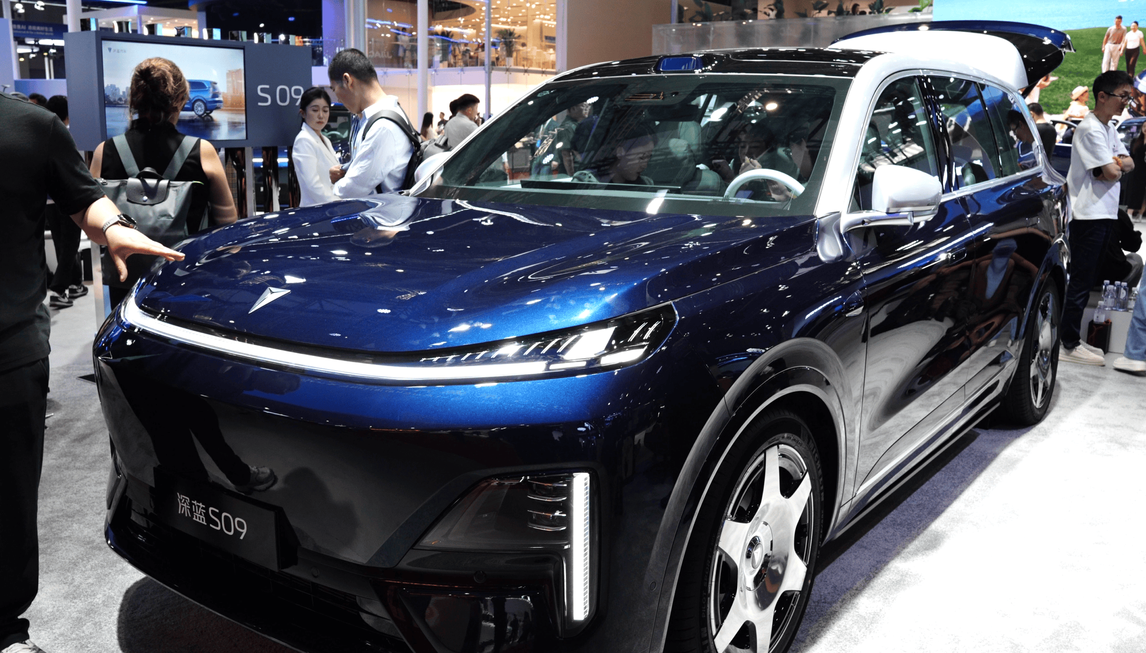 深蓝S09：5.2米大六座+移动中岛，还搭载华为乾崑智驾和鸿蒙智舱_搜狐汽车_搜狐网
