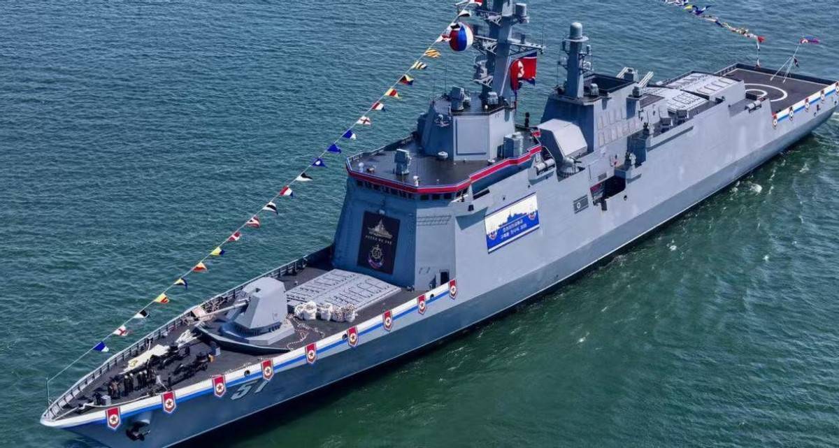 有点奇葩有点狠，朝鲜“手搓”神盾舰下水，垂发比中国052D还多_崔贤_导弹_垂直发射装置