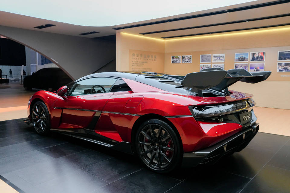 仰望U8L、U7、U9齐聚上海车展，网友：其他豪车都不香了！_搜狐汽车_搜狐网