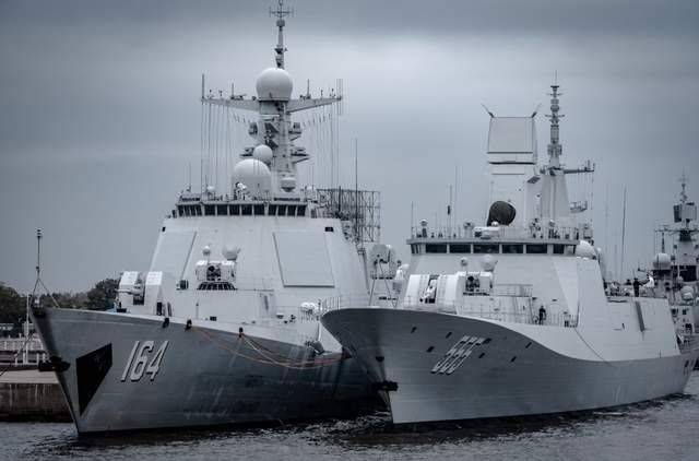 054B型护卫舰，与052D型同框，相控阵雷达，到底有多强悍？_舰艇_型驱逐舰_我国