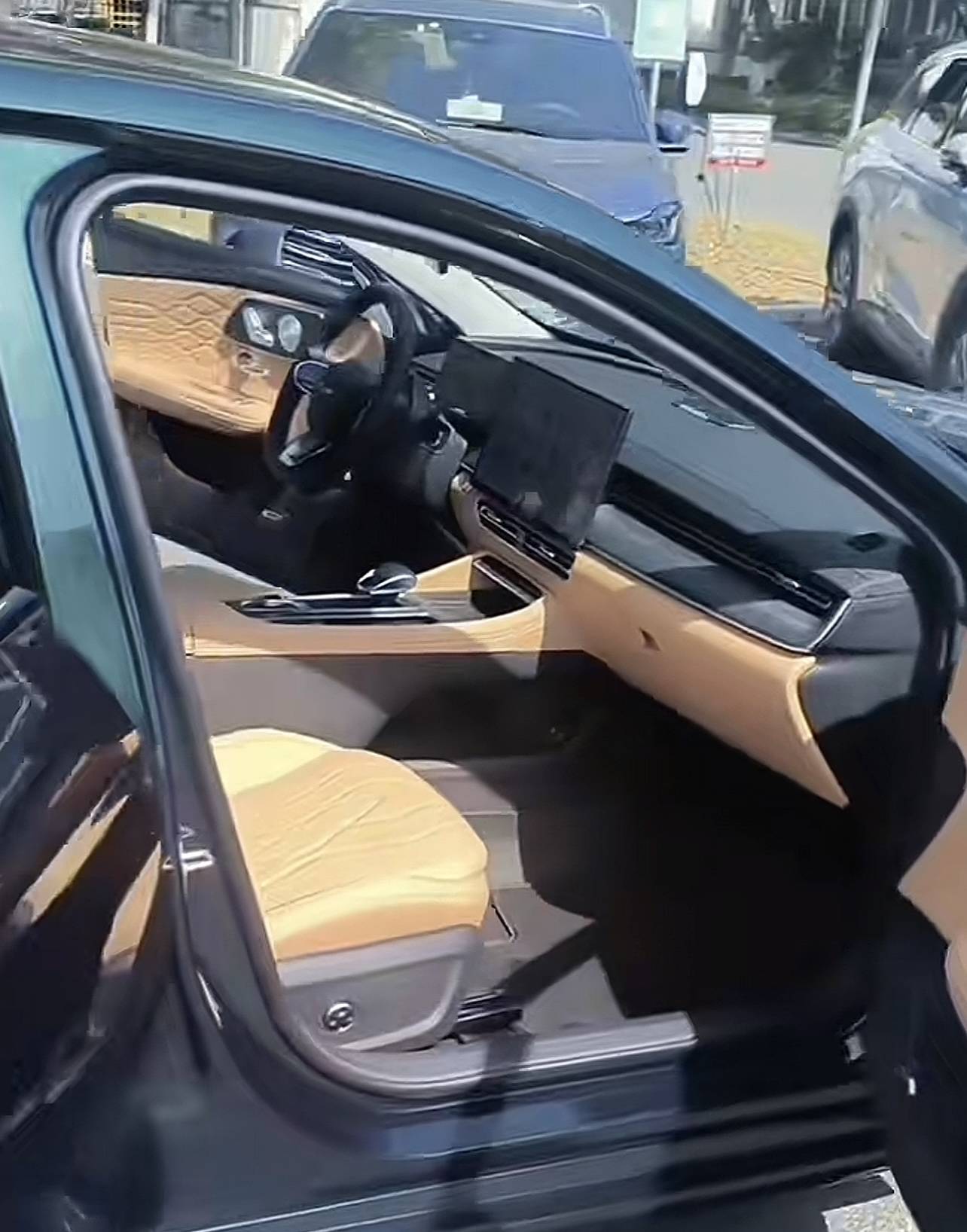 2.0T艾瑞泽8 PRO实车现身，“撞脸”奥迪A7L+四出排气，配261马力_搜狐汽车_搜狐网