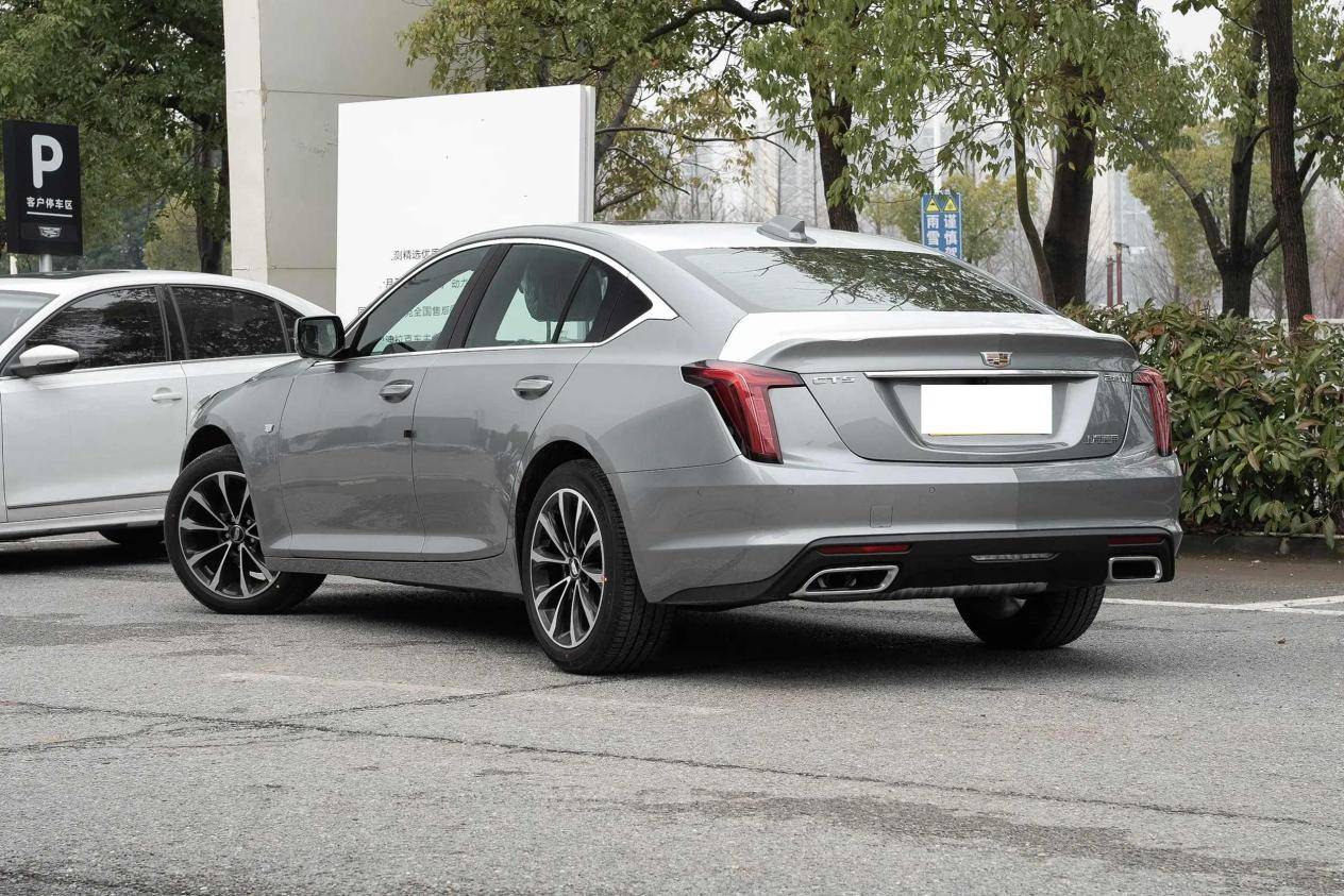 凯迪拉克CT5新增车型，一口价20.69万，配2.0T发动机+10AT变速箱_搜狐汽车_搜狐网