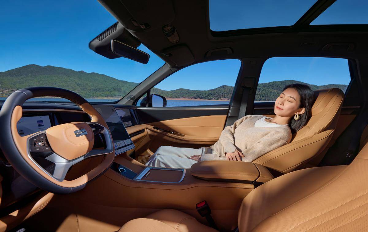 9.98万起售，吉利银河L7 EM-i凭实力出圈_搜狐汽车_搜狐网