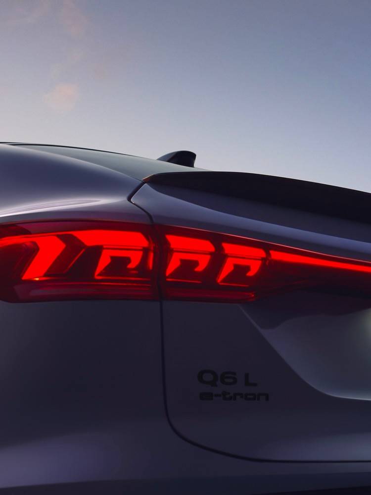 奥迪Q6L e-tron闪耀登场，百年奥迪引领豪华电动3.0时代_搜狐汽车_搜狐网