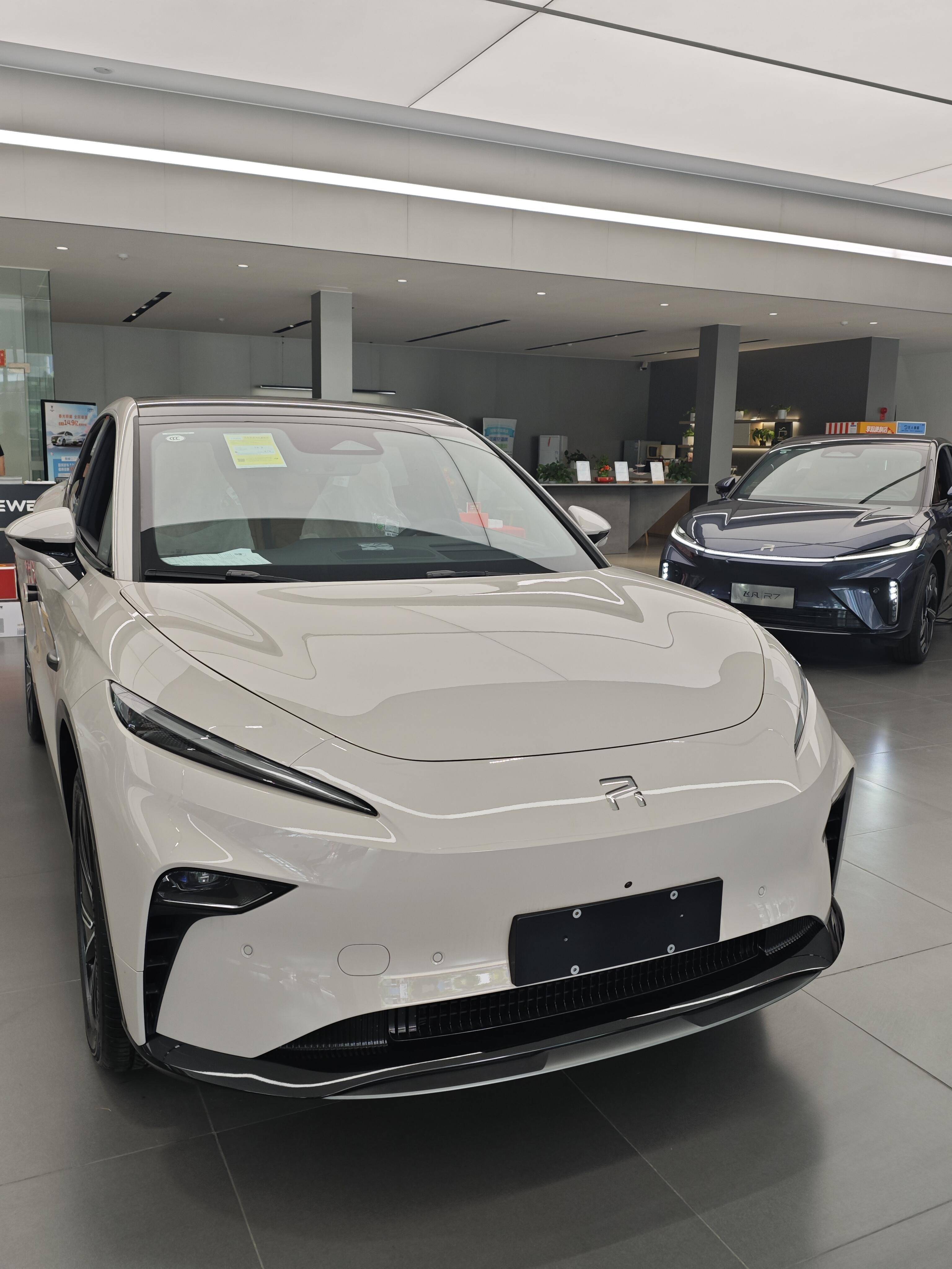 25款飞凡F7/R7实拍，细节调整+新配色，最高245马力+续航730km_搜狐汽车_搜狐网