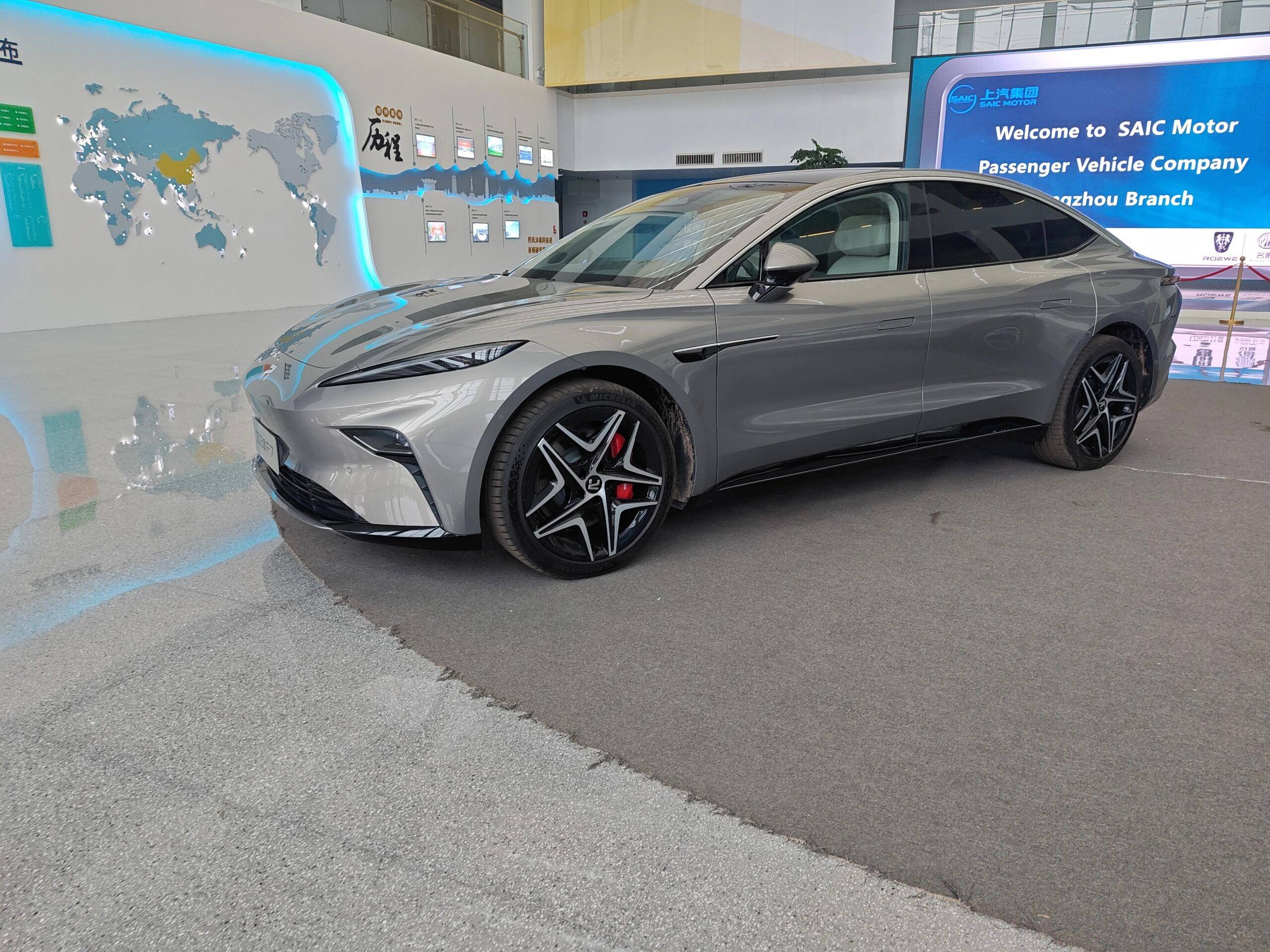 25款飞凡F7/R7实拍，细节调整+新配色，最高245马力+续航730km_搜狐汽车_搜狐网