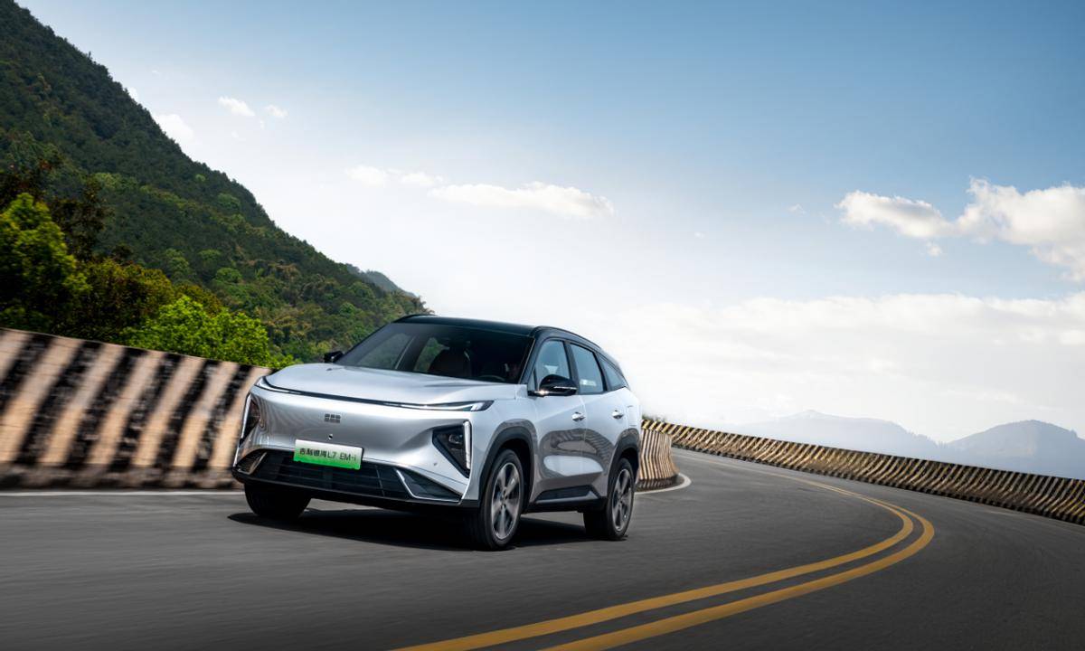 吉利银河L7 EM-i对比比亚迪宋Pro DM-i：家用混动SUV价值之选_搜狐汽车_搜狐网