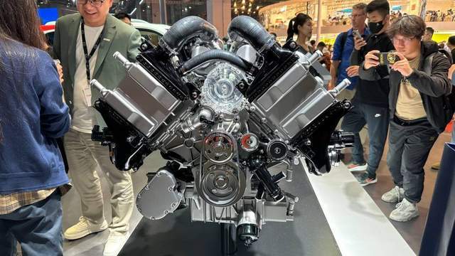 坦克500柴油版泰国亮相：2.4T柴油动力+9AT+全黑涂装+隐藏备胎_搜狐汽车_搜狐网