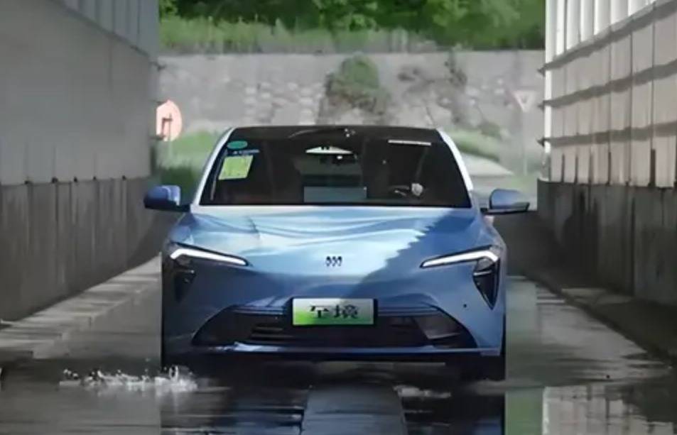 别克至境L7，首搭高通8775芯片，纯电续航302公里的增程轿车_搜狐汽车_搜狐网