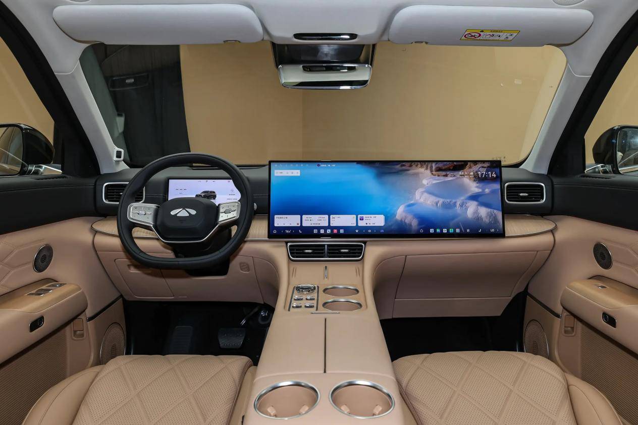 风云T11首发亮相，1.5T增程大6座，彩电冰箱大沙发配齐+30寸大屏_搜狐汽车_搜狐网