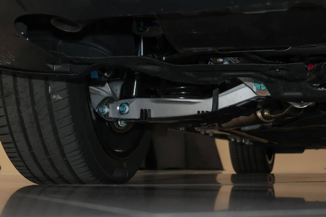 风云T11首发亮相，1.5T增程大6座，彩电冰箱大沙发配齐+30寸大屏_搜狐汽车_搜狐网