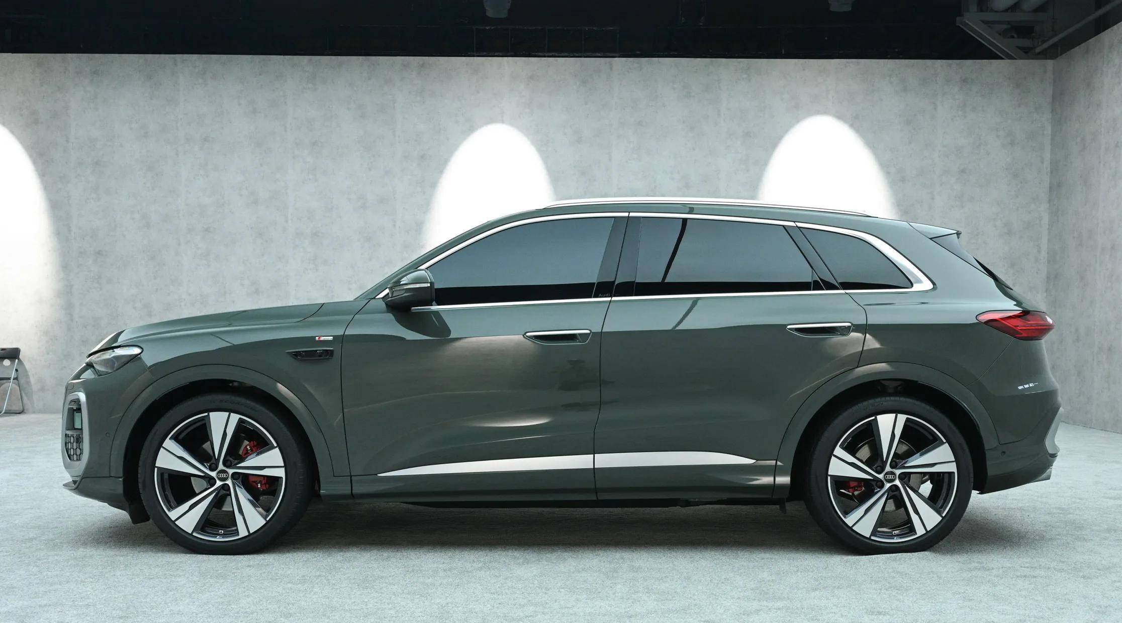 宝马X3瑟瑟发抖！2026款奥迪Q5L正式亮相，这配置简直是降维打击_搜狐汽车_搜狐网