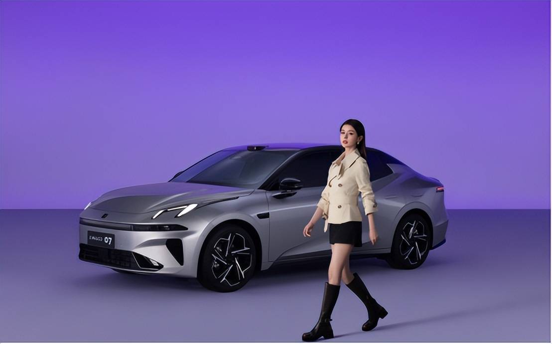 哈妮克孜带你探索全新领克07EM-P，开启城市出行全新体验_搜狐汽车_搜狐网