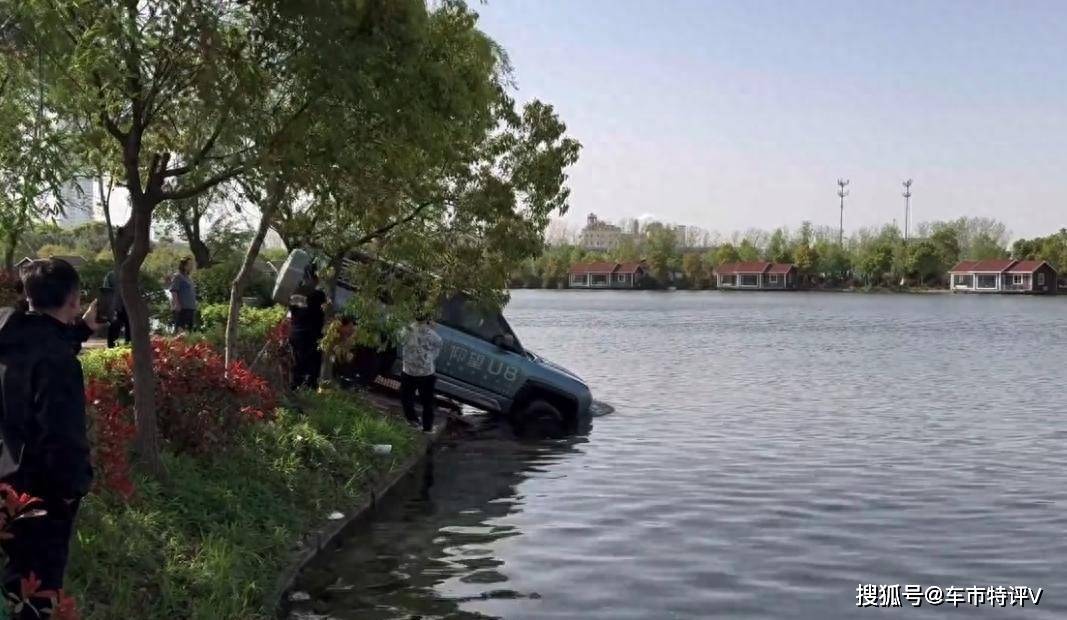 捷途纵横G700和仰望U8，谁的水中航行能力更强_搜狐汽车_搜狐网
