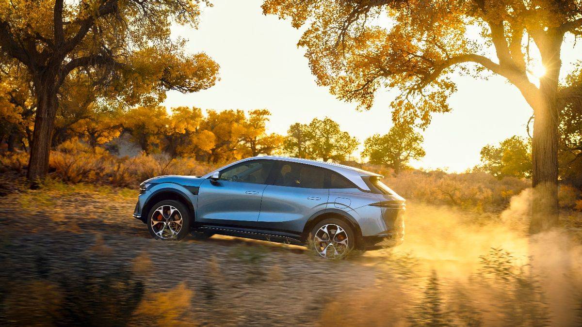 21.98万元起，全系900V上车，焕新极氪7X主打家庭场景